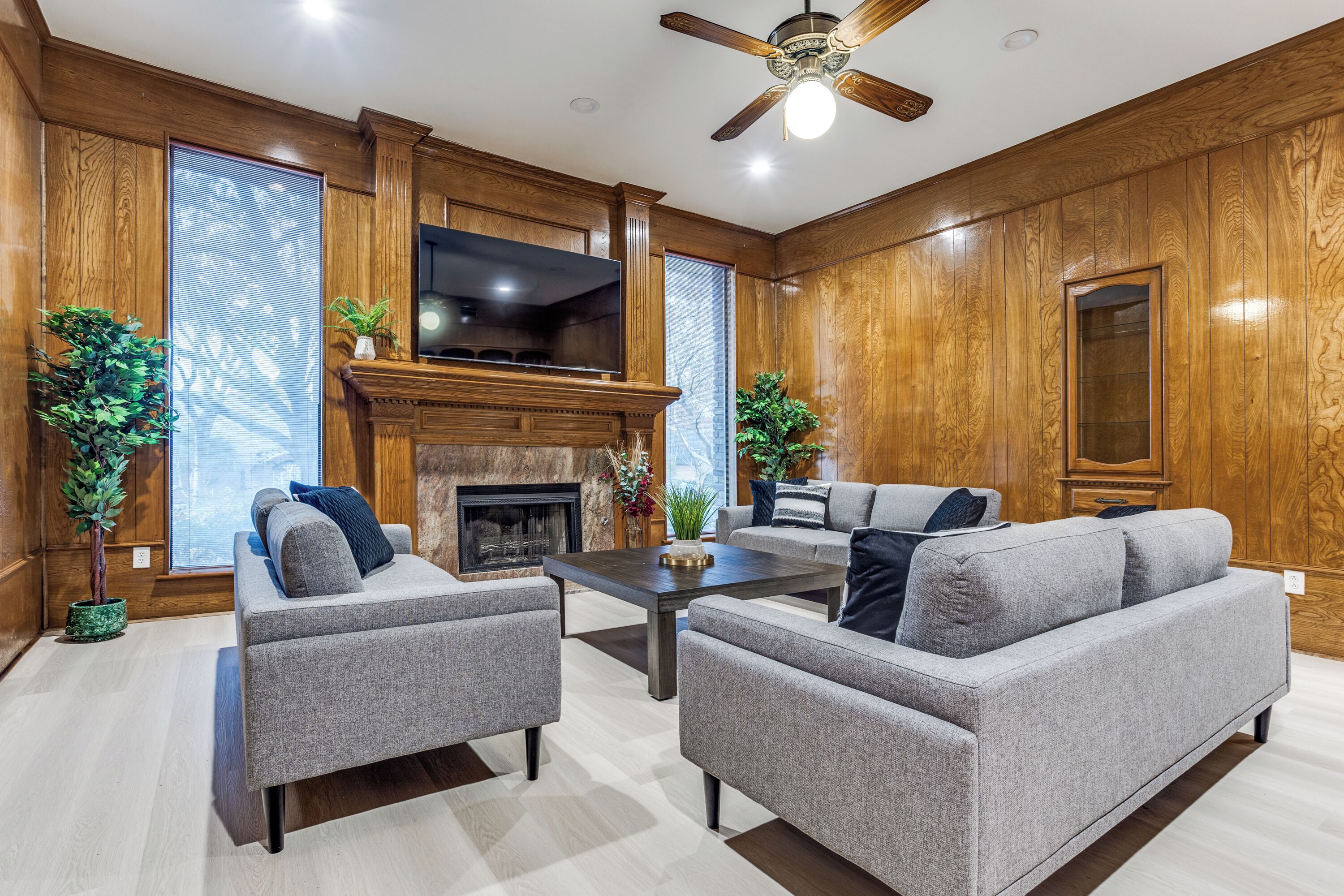 The Castle / 9beds W/pool And Game Room - Garland, TX