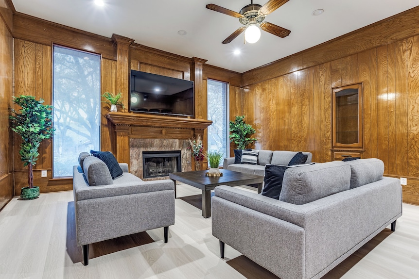 The Castle / 9beds W/pool And Game Room - Garland, TX