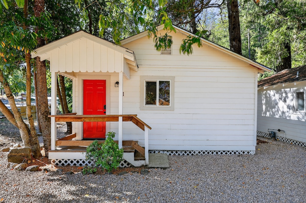 Rouge Cobb Mountain Hotel - Cabin 1 - California