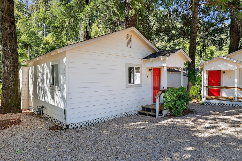 Rouge Cobb Mountain Hotel - Cabin 2 - California