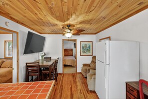 Quarto, 2 quartos | 2 quartos, secretária adequada para computadores portáteis 