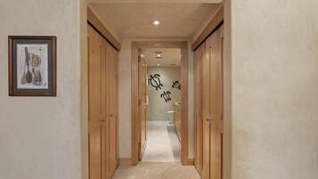 Condo, 2 quartos | Parte interna