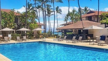 Apartamento em Condomínio Fechado, 2 quartos | Piscina | Uma piscina aquecida