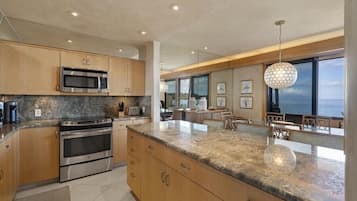 Apartamento em Condomínio Fechado, 2 quartos | Cozinha privada