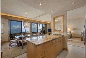 Condo, 2 quartos | Parte interna