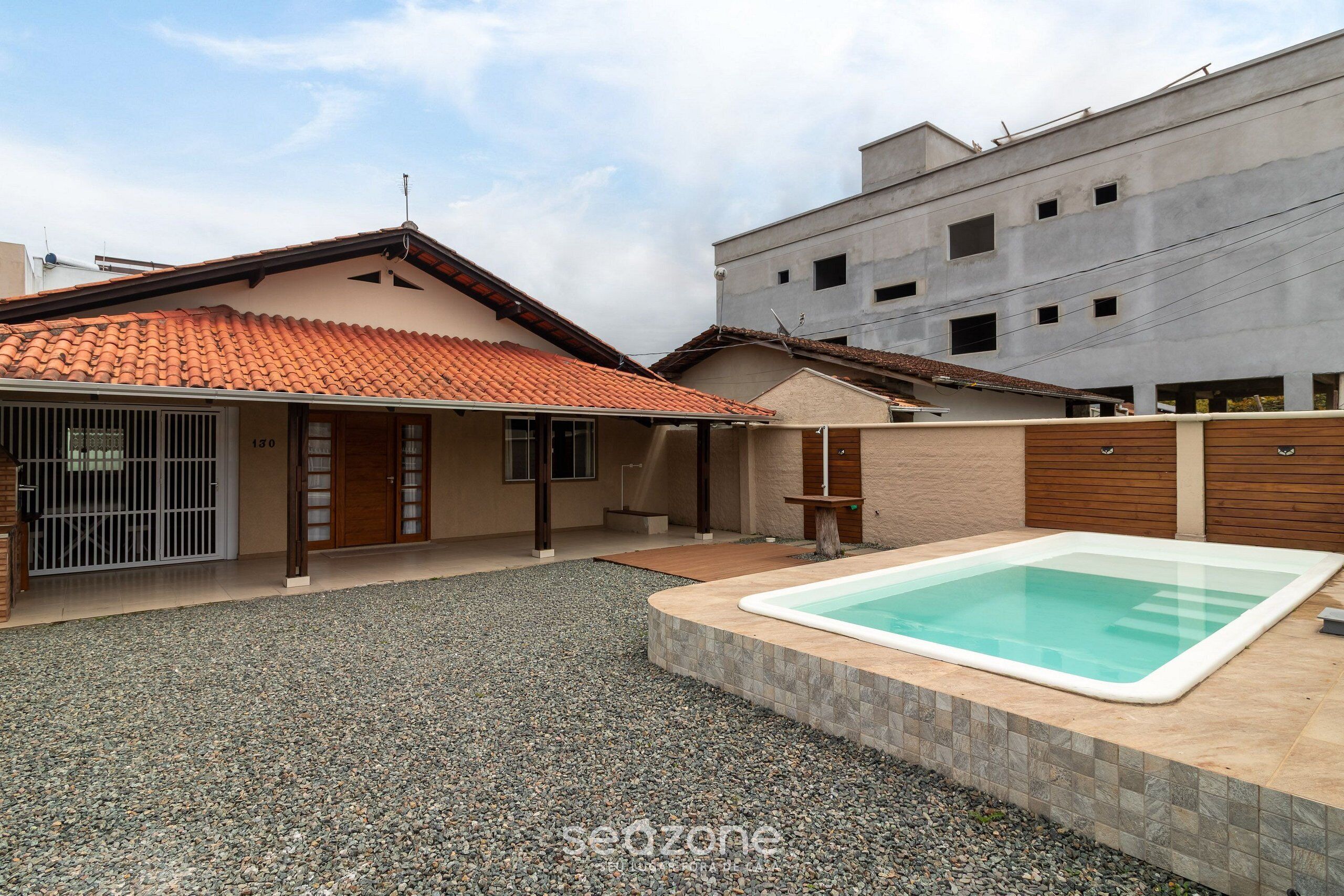 Vila básica | Piscina | Piscina externa