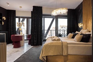 Estúdio superior, sacada, vista para o rio | Área de estar | TV de tela plana