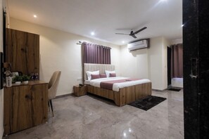 Quarto casal luxo, vista para a cidade | Wi-Fi de cortesia