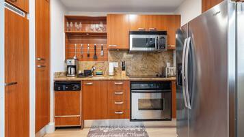 Apartamento Deluxe, Vista para a cidade | Cozinha privada