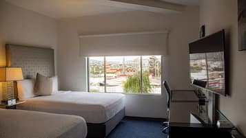 Quarto Duplo Standard, Vista para a cidade | Cortinas/cortinados opacos, ferro/tábua de engomar, Wi-fi grátis