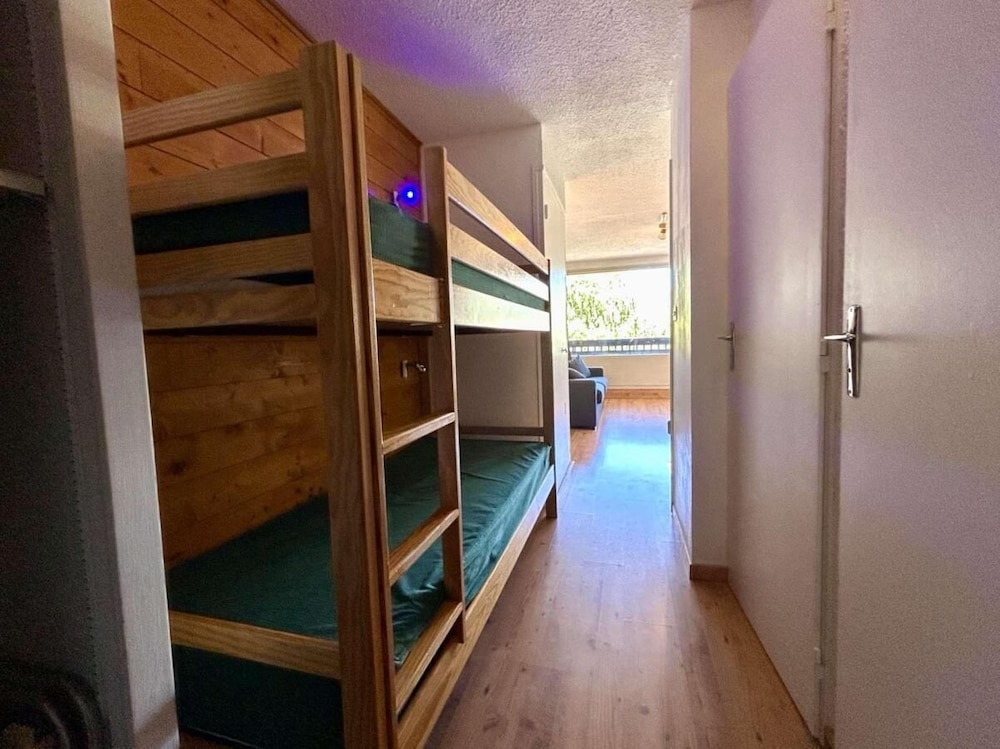 150m from ski slopes, 1st floor, view mountain/parking, balcony ...