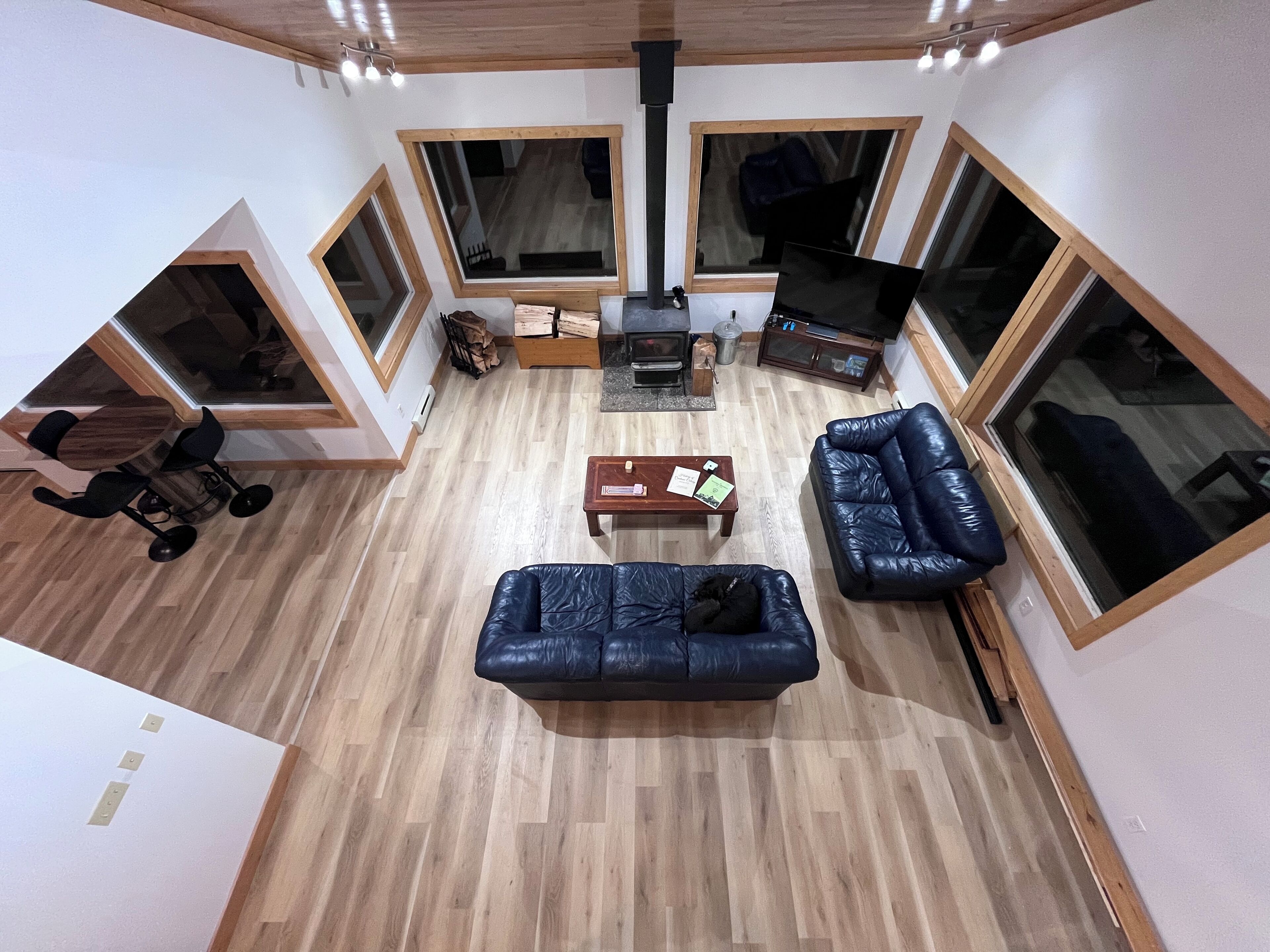 Oceanfront Home-fishing Lodge W/ Hot Tub & Private Dock. Sleeps Up To 15+ - British Columbia