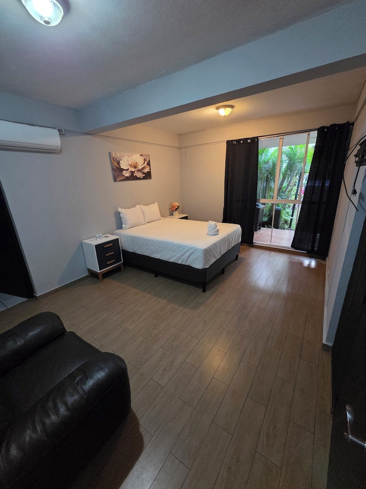 Mi Tierra Escalón Hotel Y Restaurante - San Salvador (El Salvador)