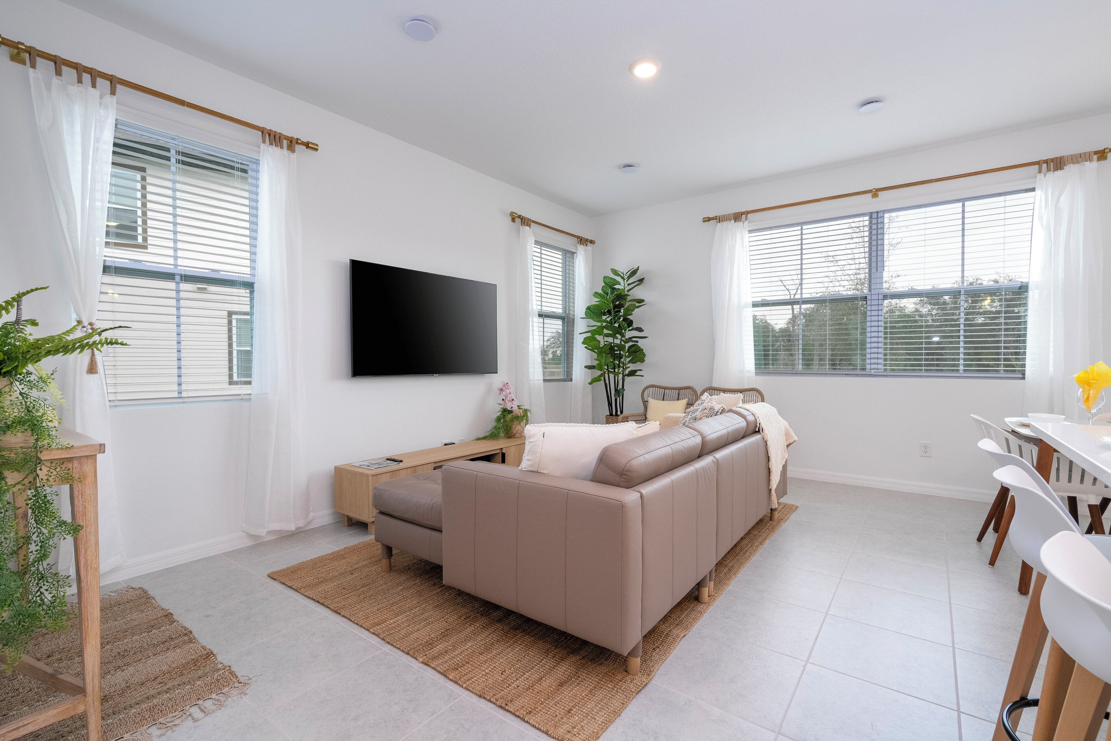 Spectacular New Family Home, Very Close To Disney: Your Home Away From Home! - Davenport, FL