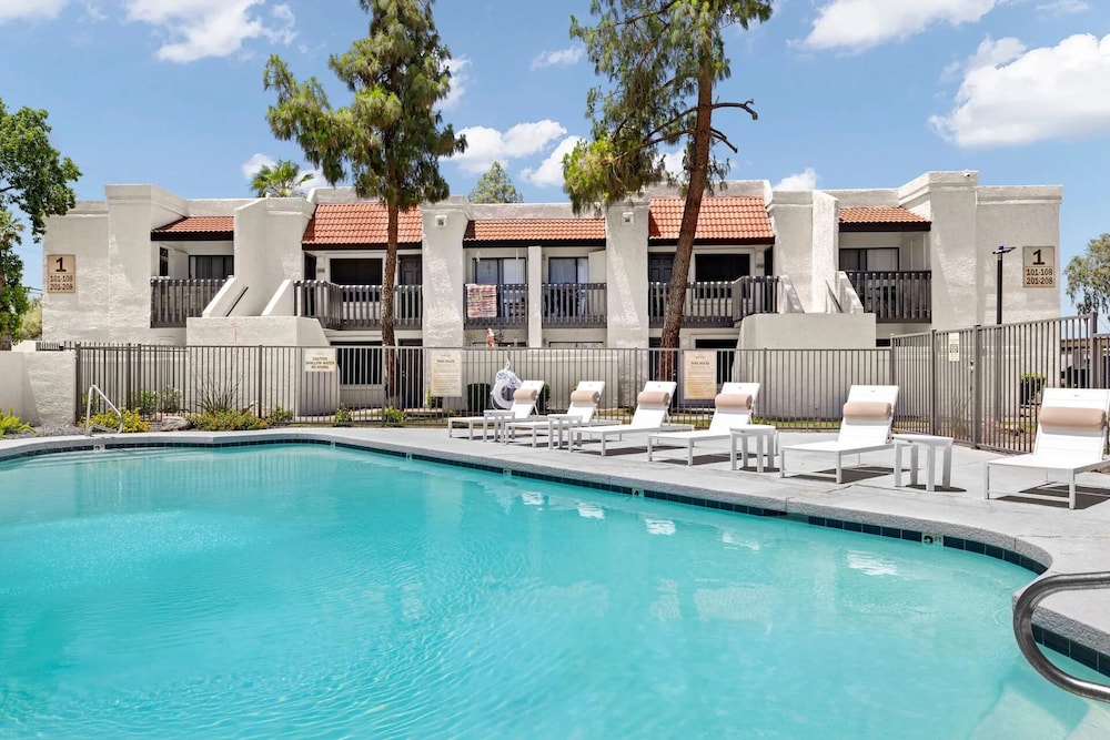Landing Apartments Phoenix - Maryvale Village Reviews, Deals & Photos ...