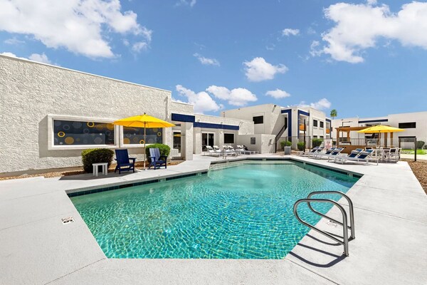 Landing Apartments Glendale Near Catlin Court Historic District - Arizona Christian University, Glendale