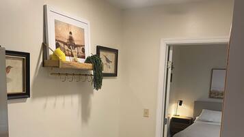 Apartamento econômico, vista para o pátio | Ferros/tábuas de passar roupa, Wi-Fi de cortesia