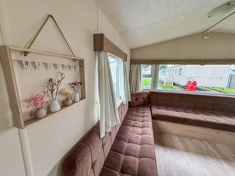 Lovely 6 Berth Caravan At Seawick Holiday Park, Essex Ref 27005mv - Brightlingsea