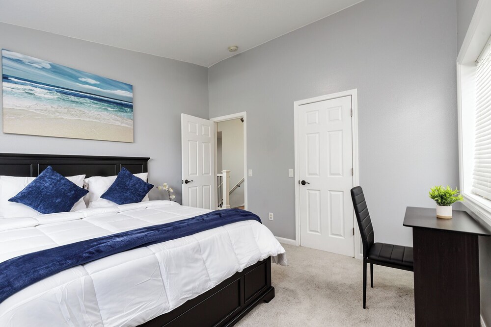 Luxury Portland Retreat/Lush Forest, Decks, Fire Pit, Jacuzzi, FirePlace & Games - Gresham | Vrbo