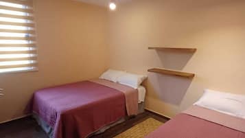 Quarto Duplo Standard, vista para a montanha | Ferro/tábua de engomar, Wi-fi grátis, roupa de cama fornecida
