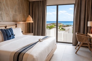 Quarto standard, 1 cama King, vista para o oceano | Roupas de cama premium, cofres nos quartos, escrivaninha
