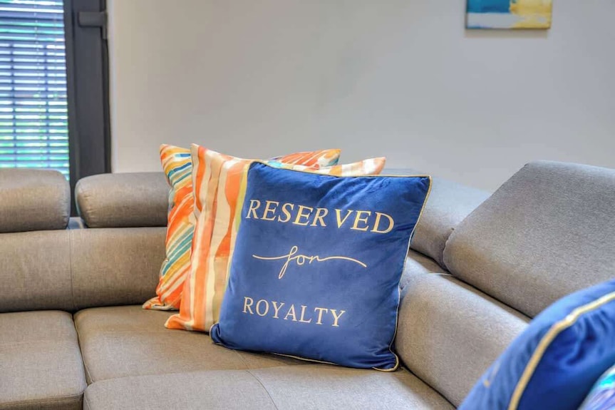 Penthouse Flat Manchester. 10 Minutes To Airport. Sleeps 8. - Sale