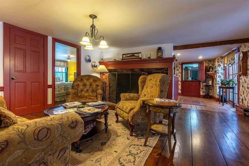 Quaint Queen Room At The Chester Inn - Vermont