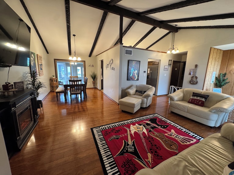 3-bd 2 Bath Featuring A Music Decor, Large Yard With Seating Areas & Activities - 뉴어크