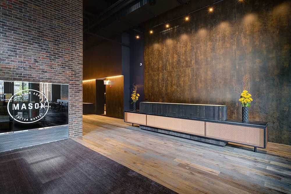 Blueground | Fulton Market District, pool, nr Union Park - Chicago | Vrbo