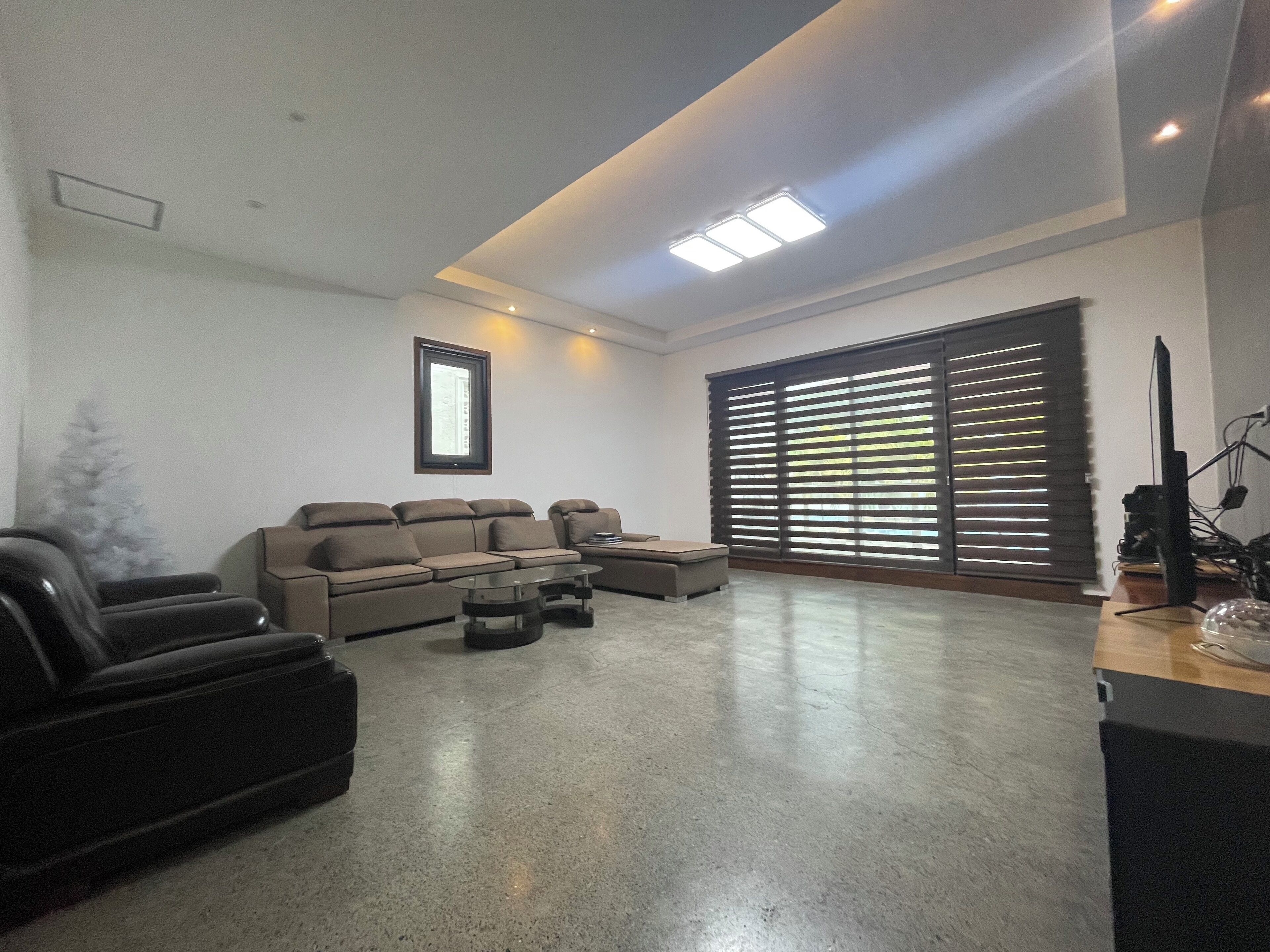 Charming 4-bedroom Condo With Ac In Clark Special Economic Zone - Ángeles