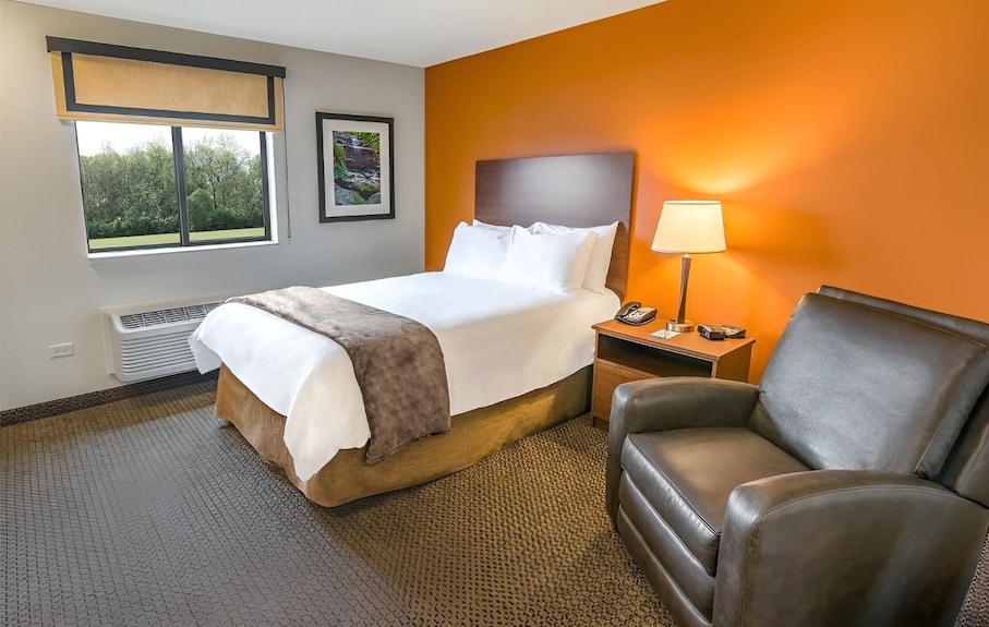 Relax In Your Own Full Kitchen Space Close To Omahas Henry Doorly Zoo - Council Bluffs, IA