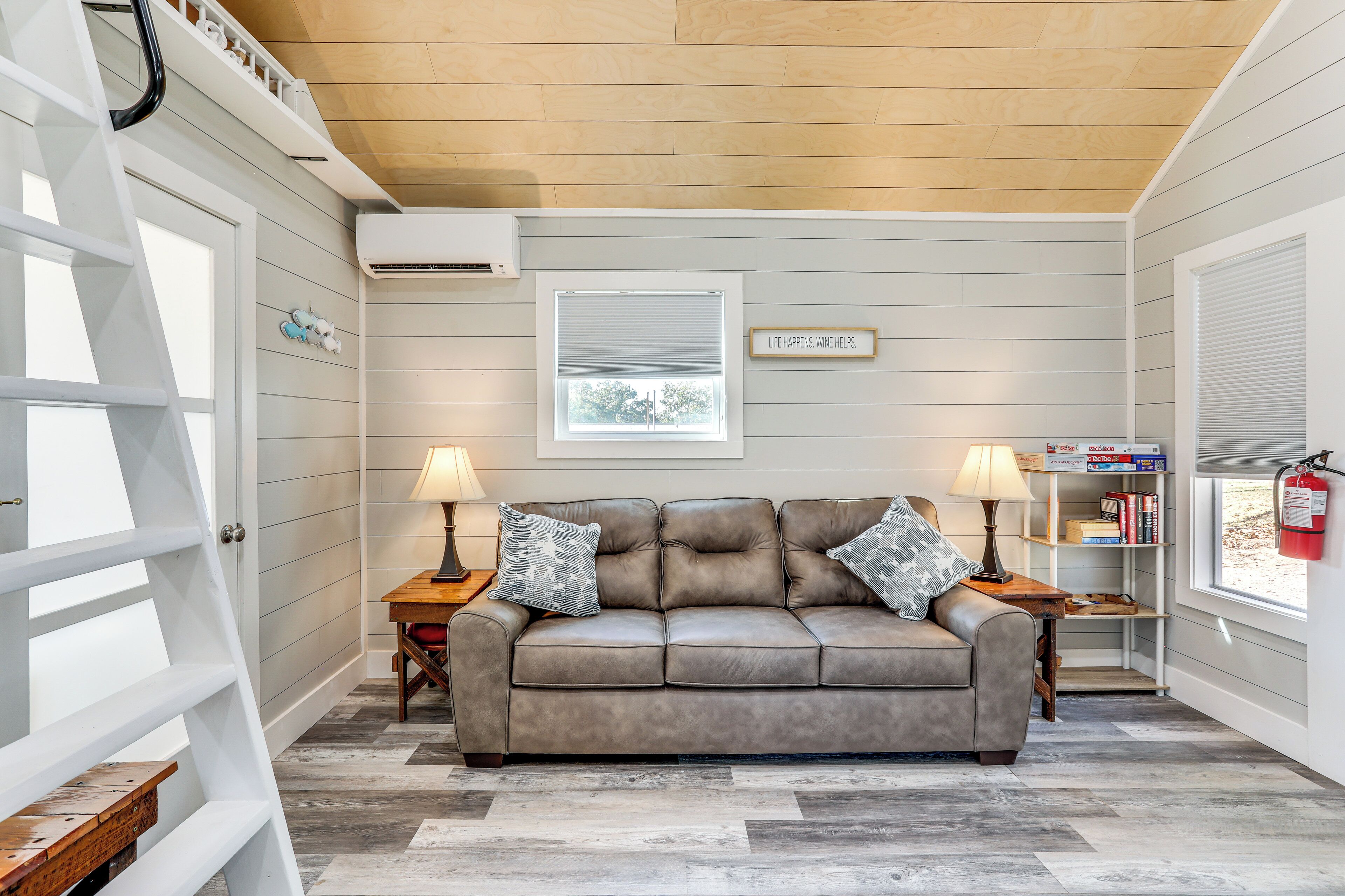 Pet Friendly! Norfork Lake Getaway W/ Fire Pit - Mountain Home, AR