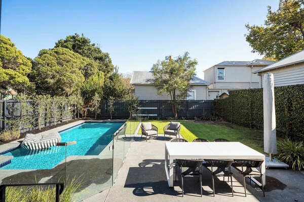 Brighton Designer Retreat Walk To Beach & Cafes - Bayside City