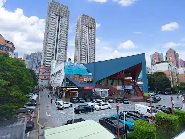潮漫酒店(深圳市民中心莲花村地铁站店) - 香港
