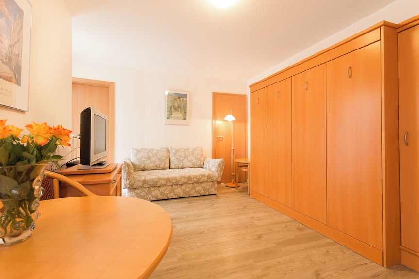 1 Room Apartment With 2 Balconies Facing The Kurplatz In The Center Of The Island Of Juist - Juist