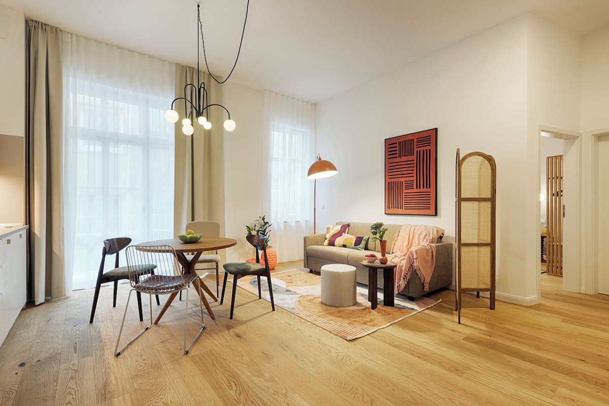 Apartamento Superior, varanda | Cortinas/cortinados opacos, ferro/tábua de engomar, Wi-fi grátis