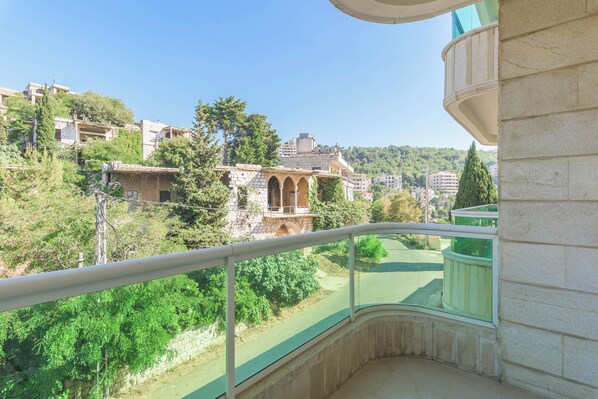 Apartamento, 3 quartos, cozinha, Vista para a cidade | Varanda