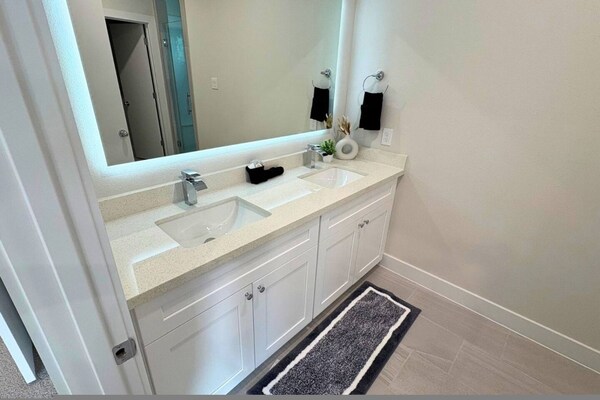 Gated Modern 3br Near Downtown Med Center - Aéroport George-Bush de Houston (IAH)