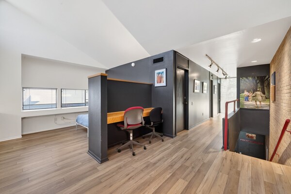 Montrose Retreat W Pool Minutes From Everything - Houston, TX