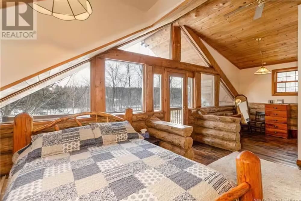 Shediac River Retreat Log home with Hot Tub Reviews, Deals & Photos ...