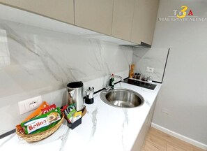 Apartamento conforto | Cozinha privada | Geladeira, fogão, talheres/pratos/utensílios de cozinha