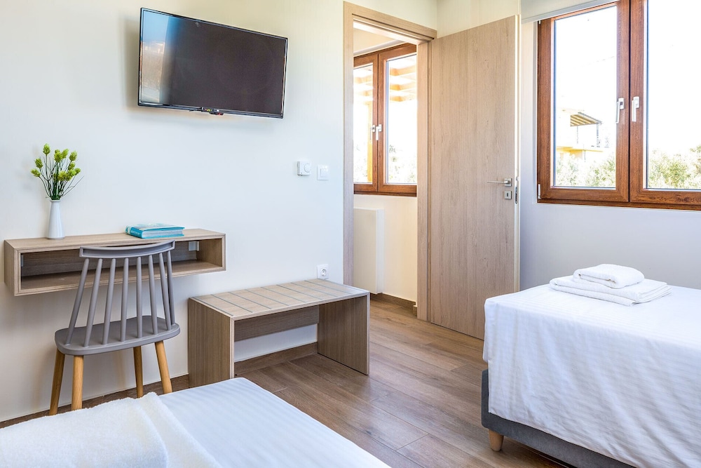 Chryseis Villa Chania: Walk to Beach, Shops & Restaurants / Private ...