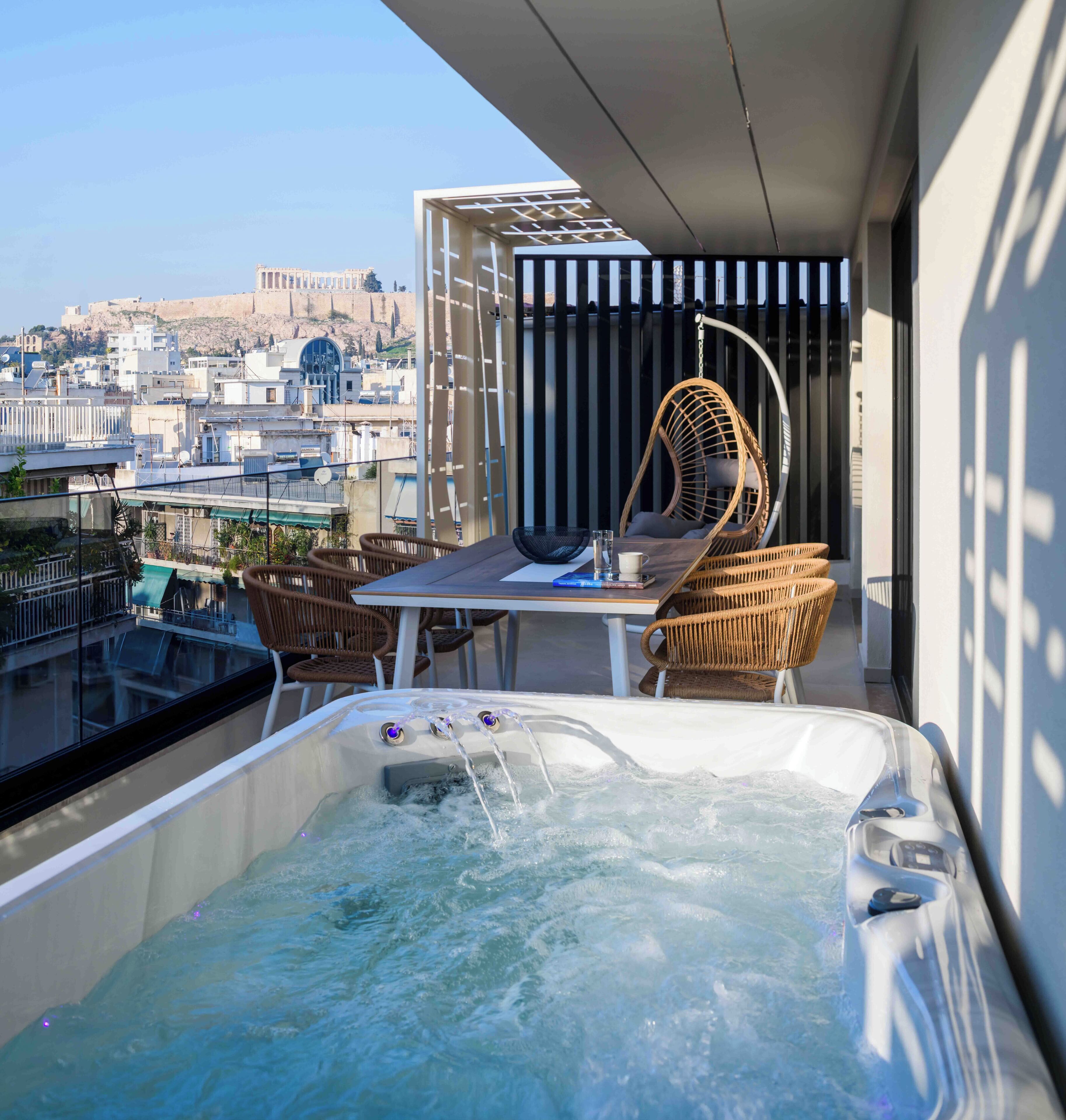 3-Bedroom Apartment with Outdoor Hot Tub & Acropolis View | Terraço/pátio