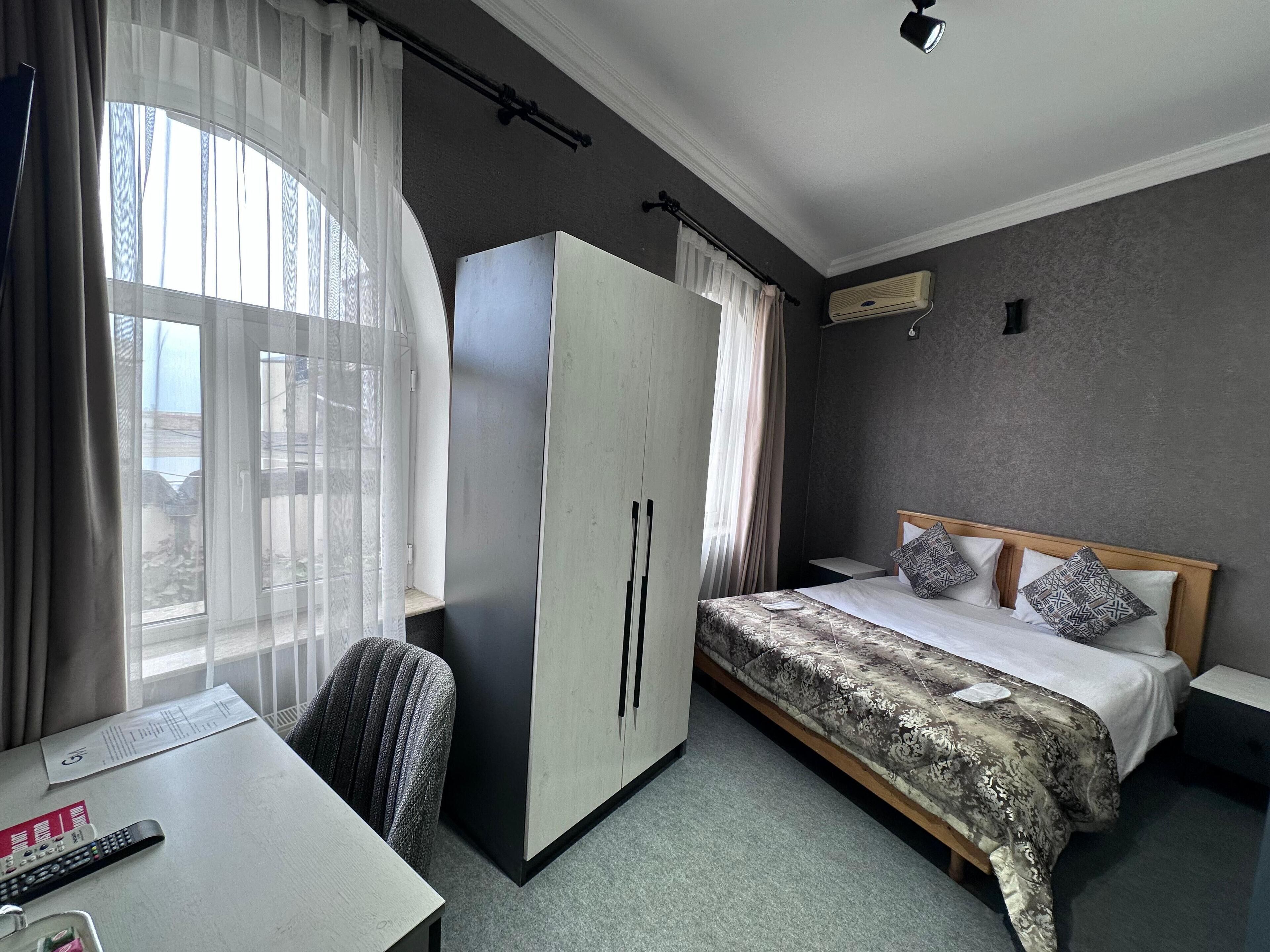 Quarto casal standard, vista para a cidade | Roupas de cama premium, camas Select Comfort, frigobar