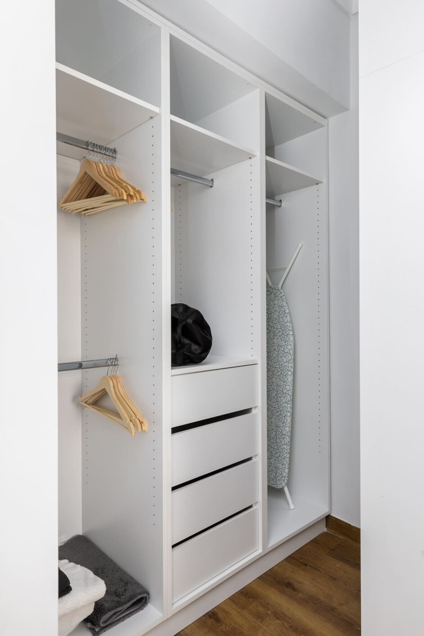 Apartamento, 1 cama Queen e sofá-cama | Cortinas blackout, ferros/tábuas de passar roupa, Wi-Fi de cortesia