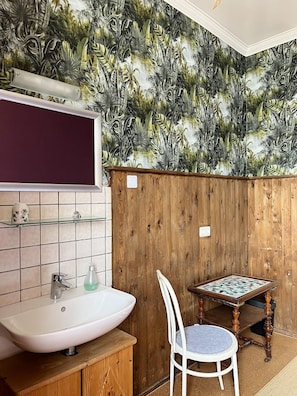 Quarto solteiro | Individualmente decorados, individualmente mobiliados, berços grátis