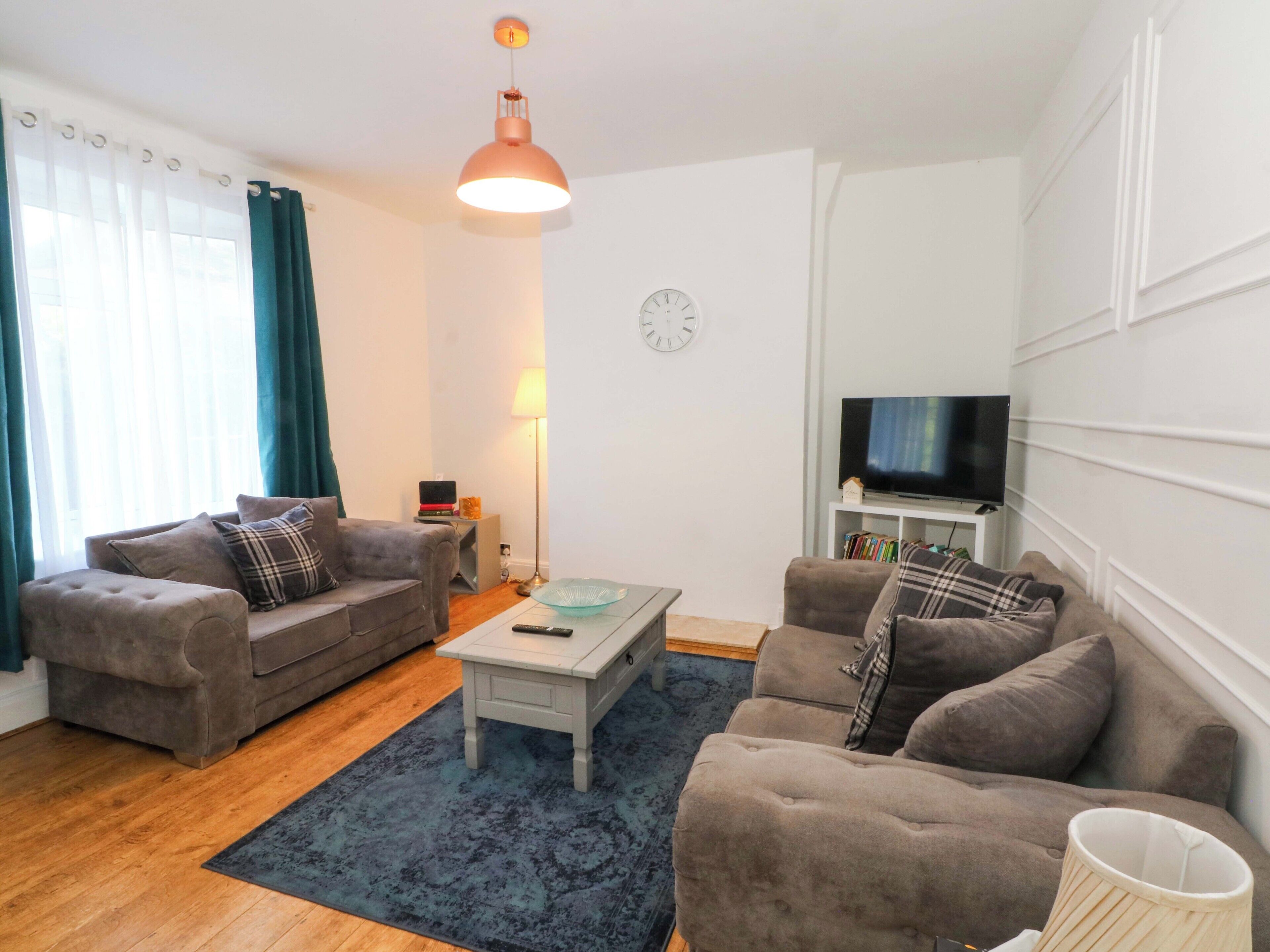 Ash House, Family Friendly, Character Holiday Cottage In Altrincham - Knutsford