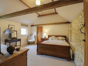 2 quartos, individualmente decorados, individualmente mobiliados