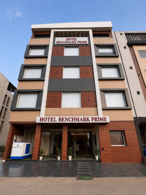 Hotel Benchmark Prime - Indore