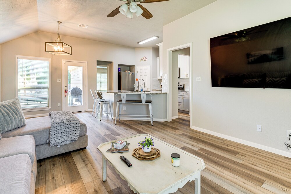 9 Mi To College Station: Dog-friendly Home W/ Yard - Tunis, TX